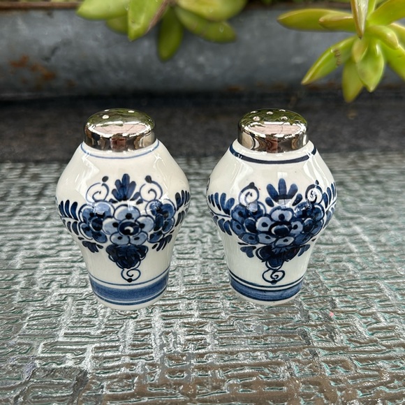 Holland | Dining | Vintage Holland Delft Blue Salt Pepper Shakers Hand ...